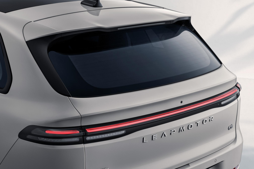 8295芯片+激光雷达上车，零跑C10配置曝光，或售11.98万起_搜狐汽车_搜狐网