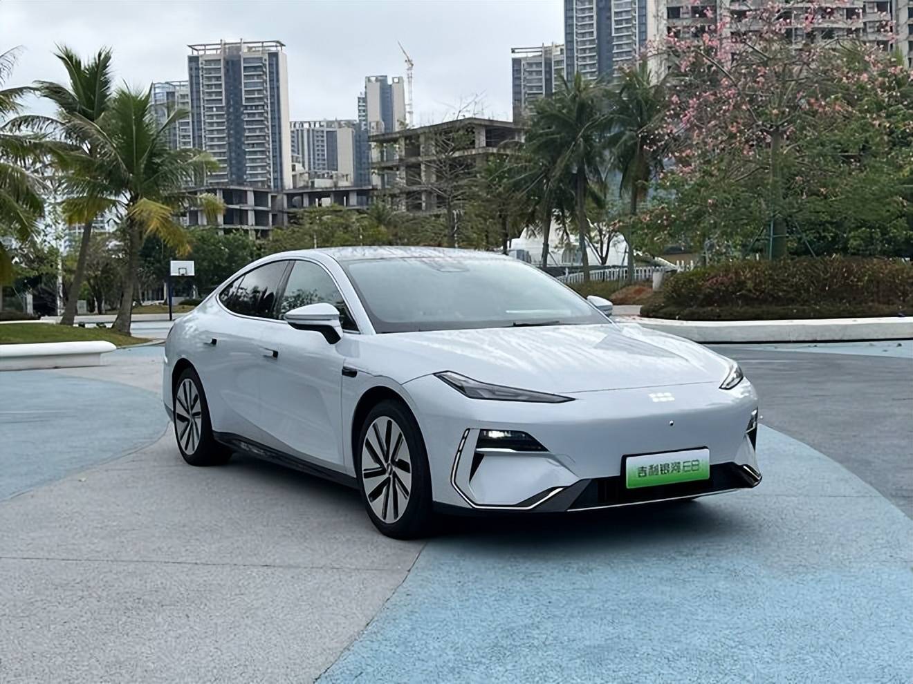 零百3.49秒/800V闪充 银河E8今日上市_搜狐汽车_搜狐网