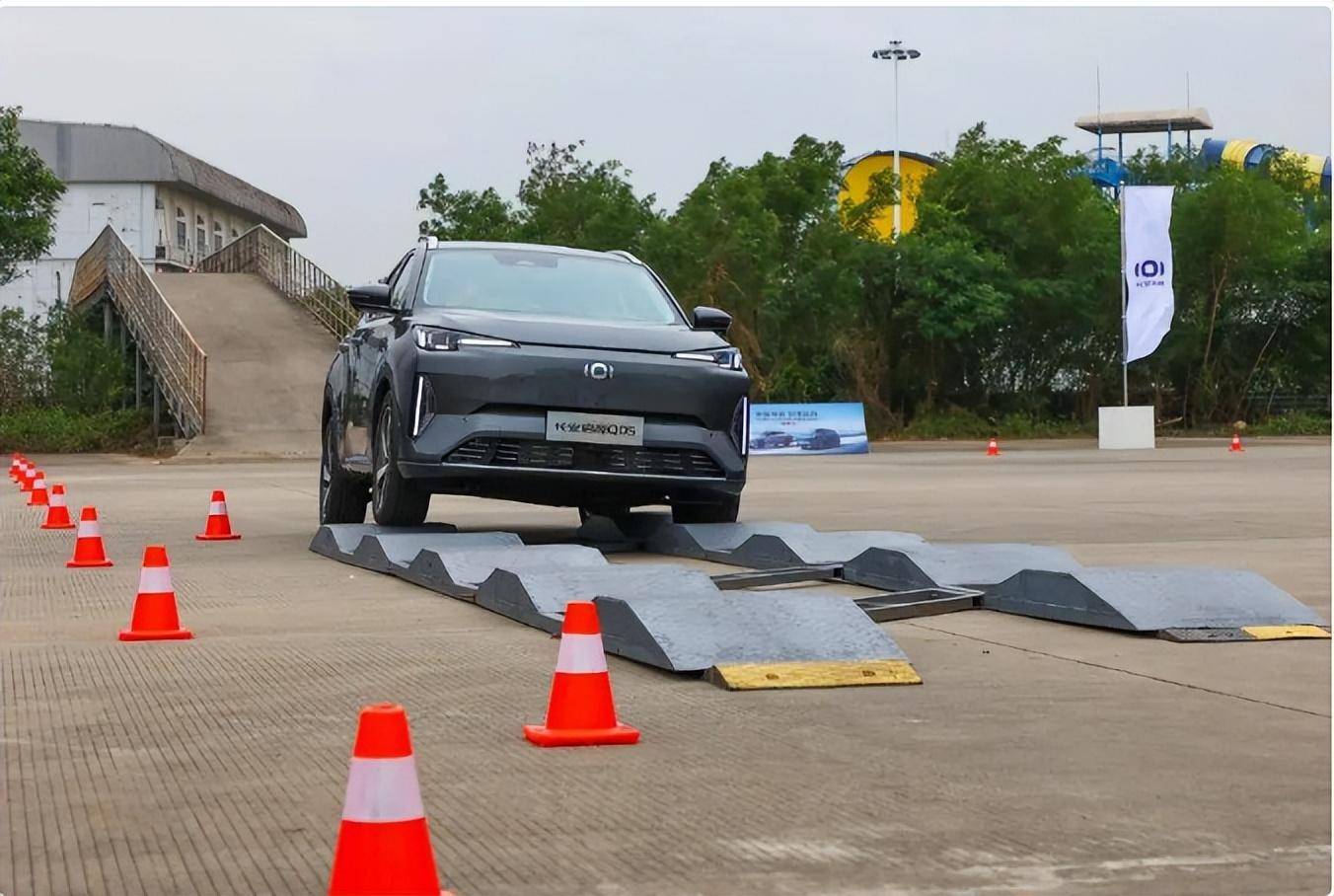 宋Pro DM-i VS长安启源Q05，自主“王者”PK_搜狐汽车_搜狐网