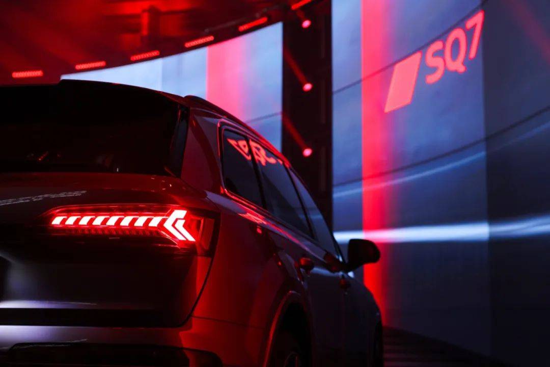V8绝唱 全新奥迪SQ7暗夜骑士版116.98万元_搜狐汽车_搜狐网