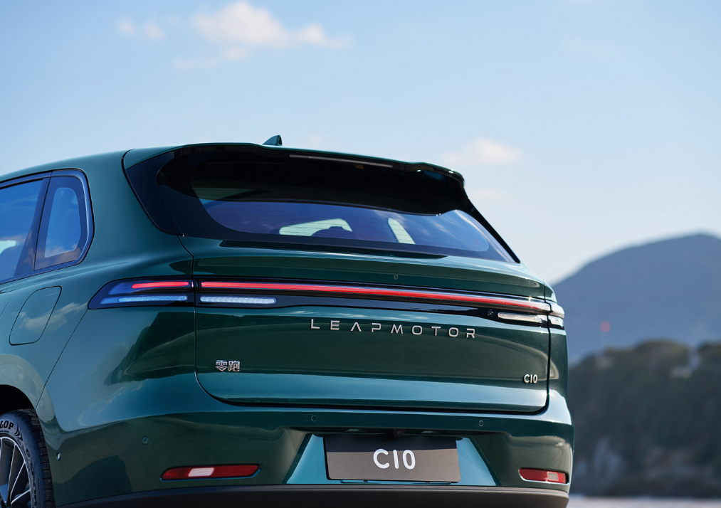 号称“理想L7平替”，零跑C10开启预售，可价格竟比C11更贵？_搜狐汽车_搜狐网