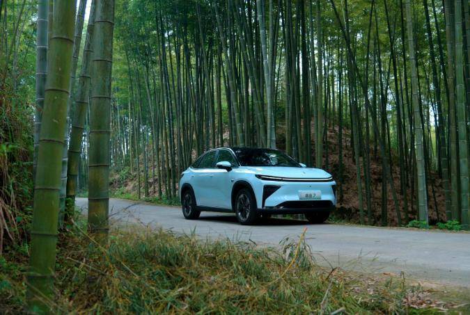 AR-HUD也能看电影，睿蓝7新年首次OTA_搜狐汽车_搜狐网