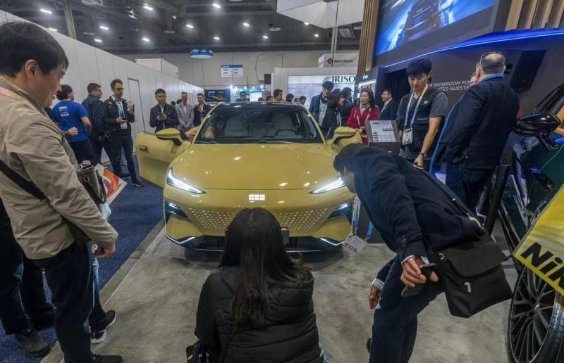 从极氪007到银河E8，吉利组团“智取”2024 CES_搜狐汽车_搜狐网
