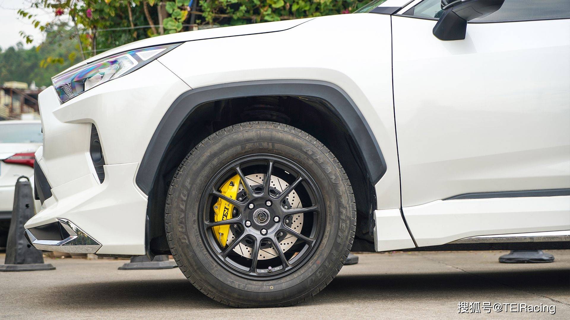 改装案例丨丰田RAV4荣放升级P40NS大四活塞卡钳套件_搜狐汽车_搜狐网