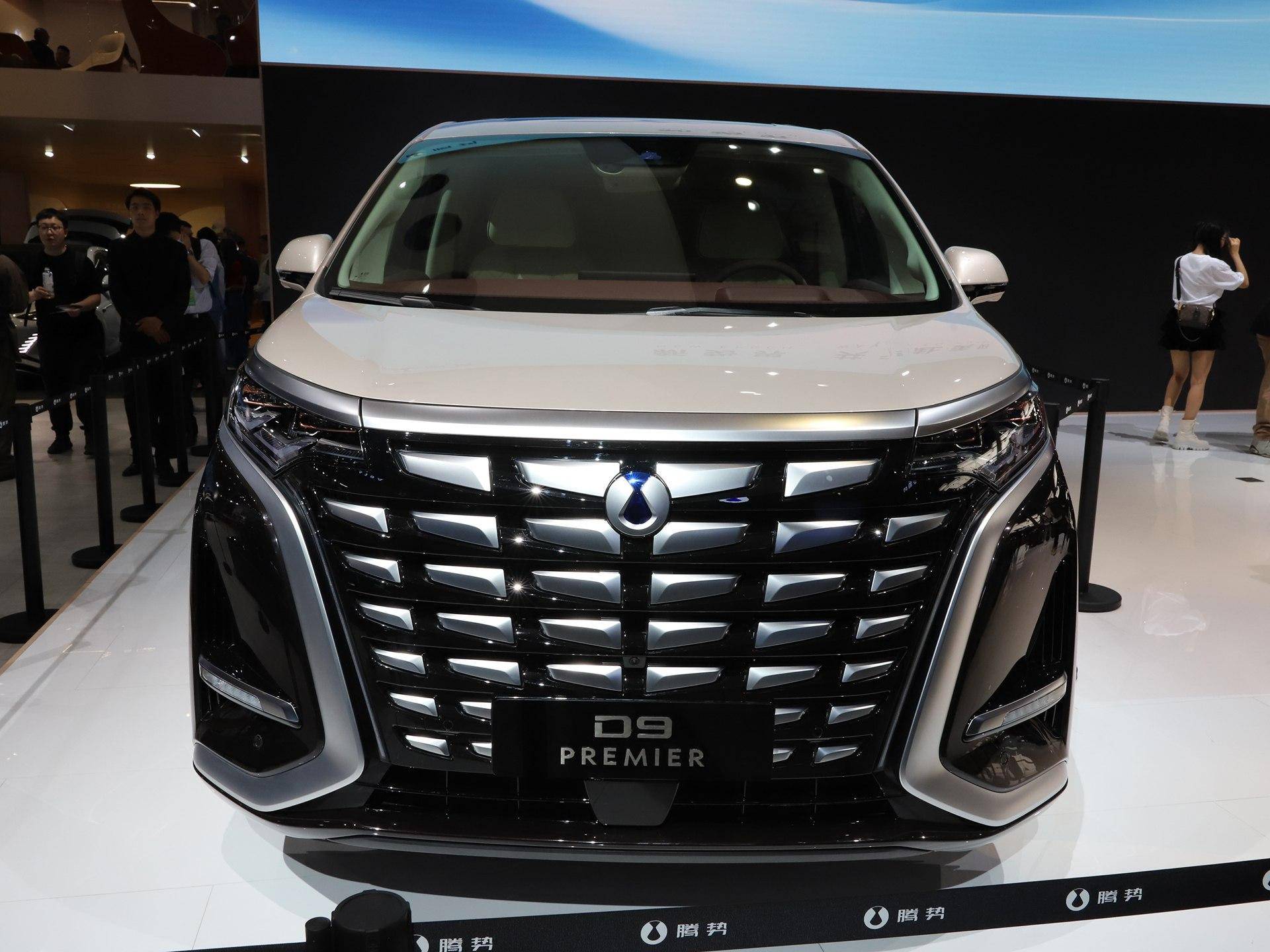 售价66万元起 腾势D9 PREMIER创始版四座交付 同步开启OTA升级_搜狐汽车_搜狐网