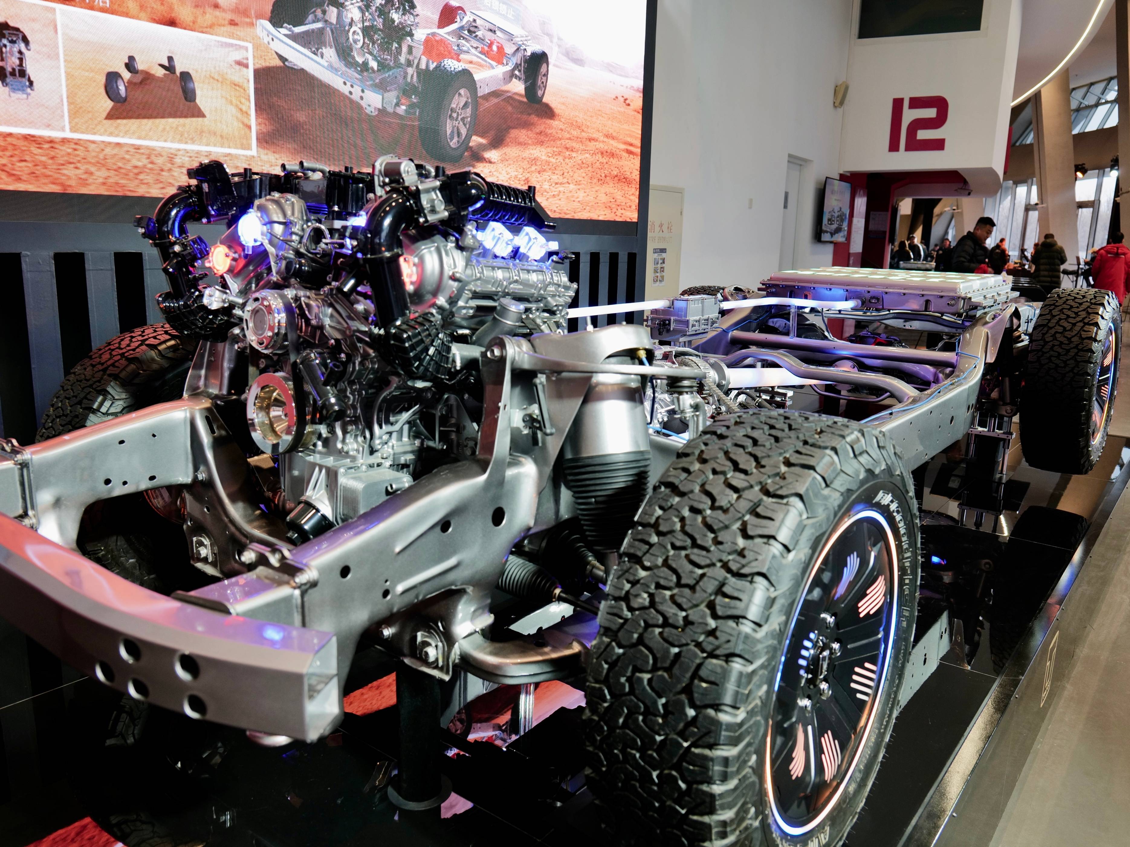 售42.80万元—70万元，坦克700 Hi4-T正式上市，国版大G来了！_搜狐汽车_搜狐网