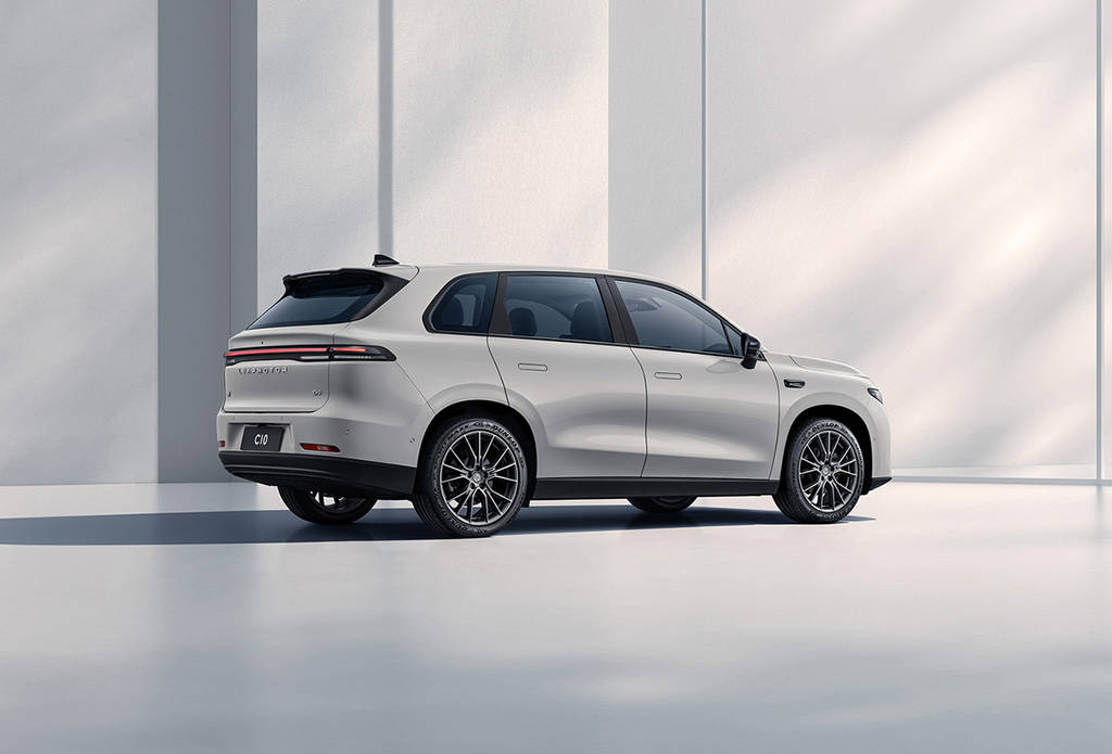 骁龙8295/激光雷达都配齐 零跑C10售12.88万起_搜狐汽车_搜狐网