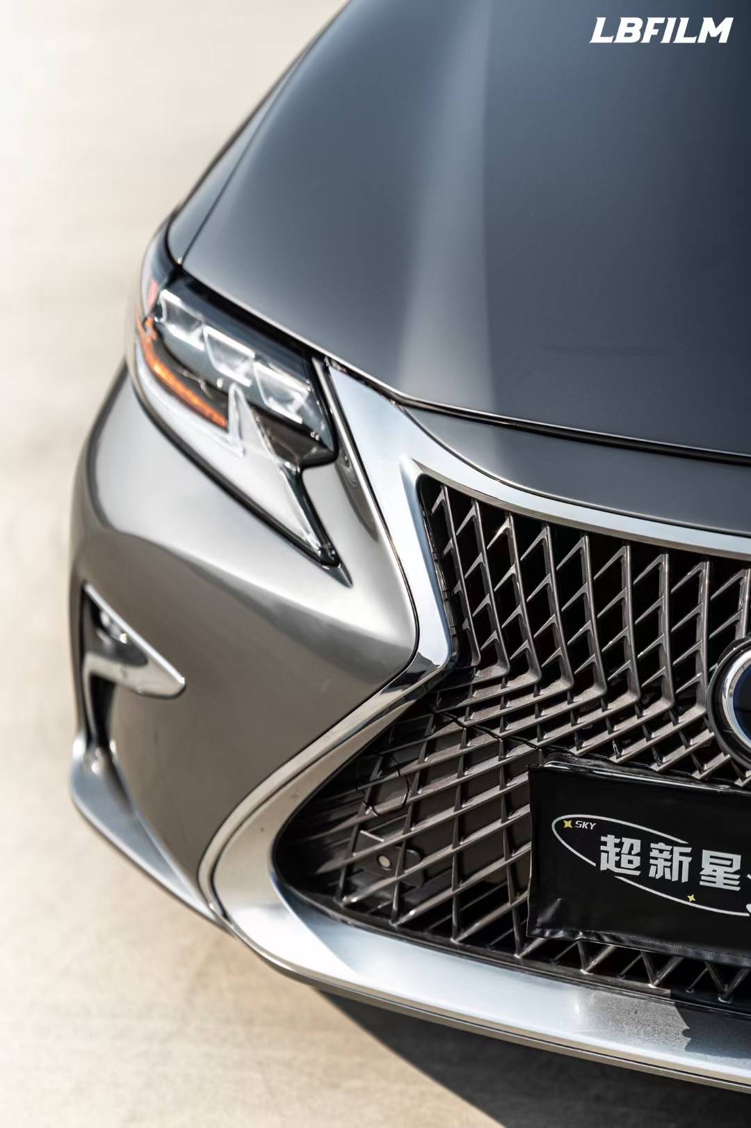 雷克萨斯ES300h-LB改色膜液态金属银，流光溢彩宛若浩瀚银河_搜狐汽车_搜狐网