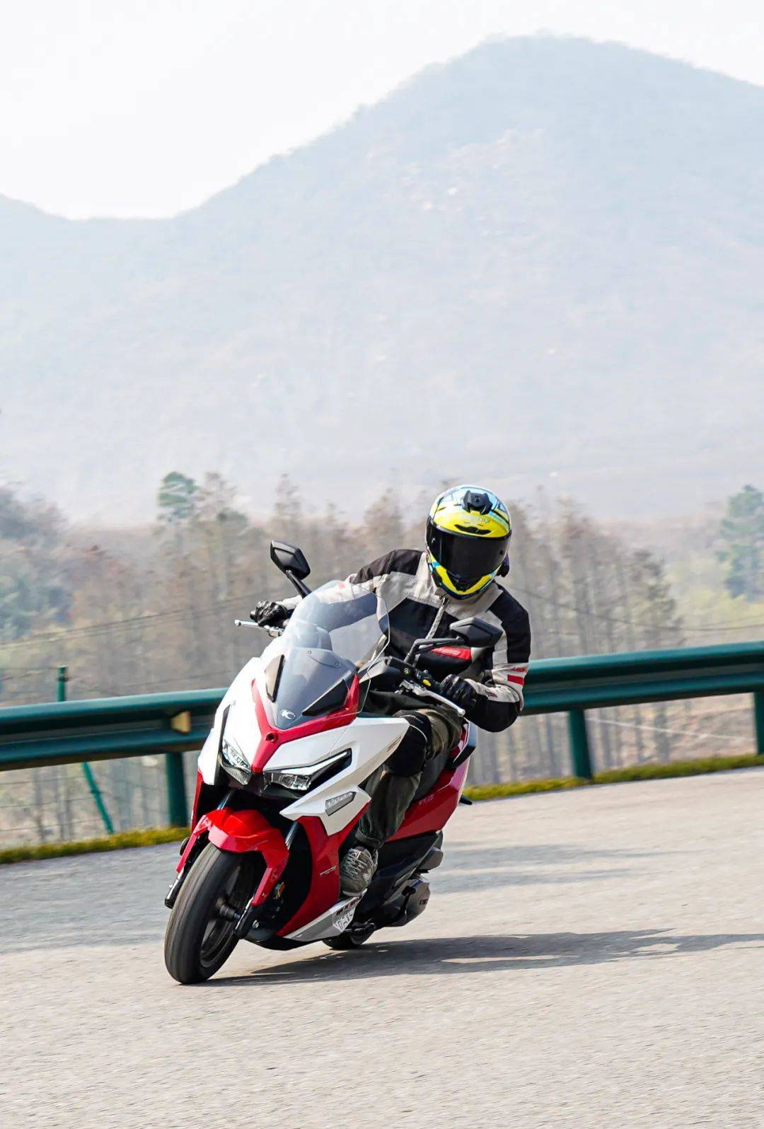 光阳亮剑，高端150踏板里的首选—16660元Racing H150动态测评_搜狐汽车_搜狐网