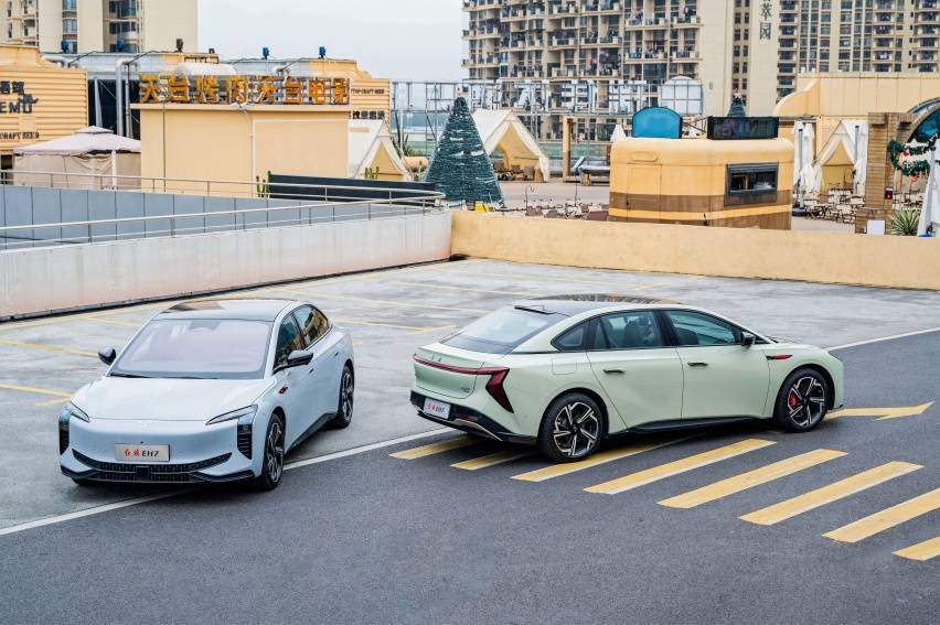 22.98万起售、820公里续航，“排头兵”红旗EH7正式上市_搜狐汽车_搜狐网