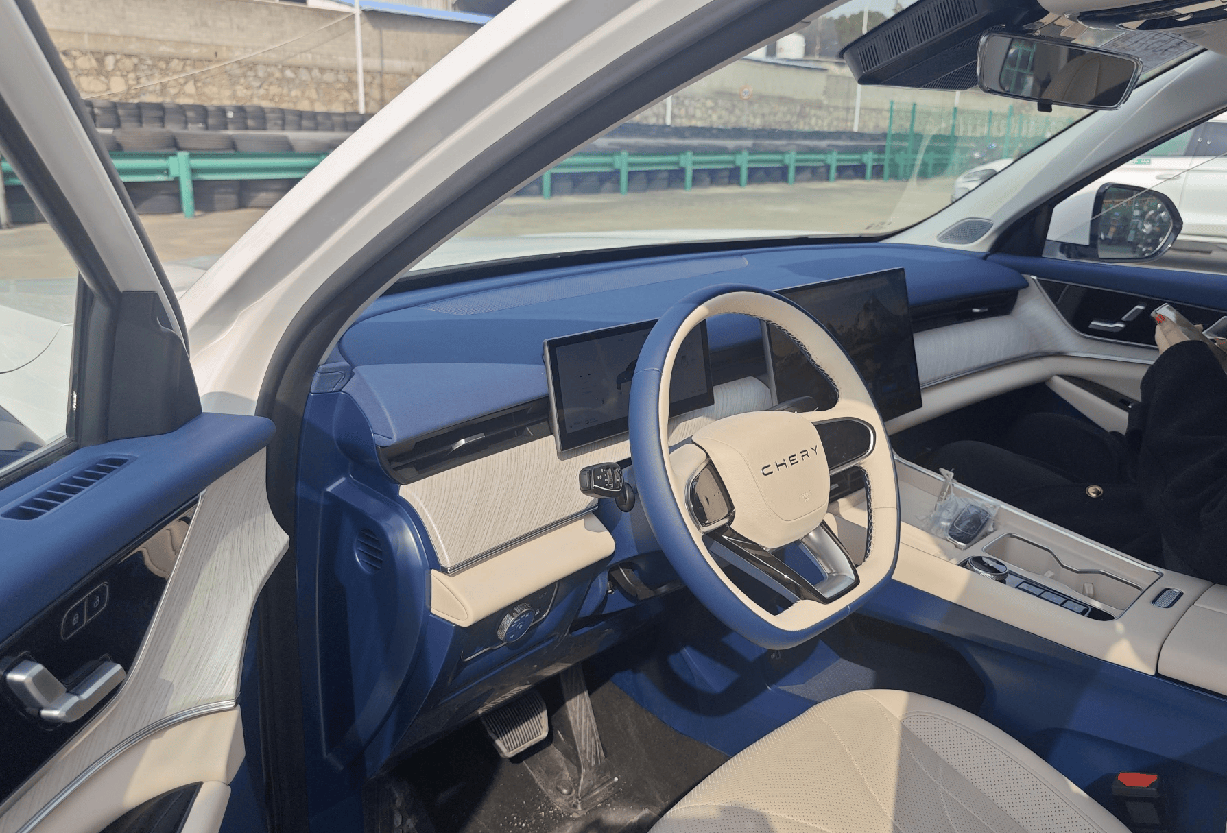 奇瑞风云T9实车现身，长近4米8+双前脸，续航超1400km_搜狐汽车_搜狐网