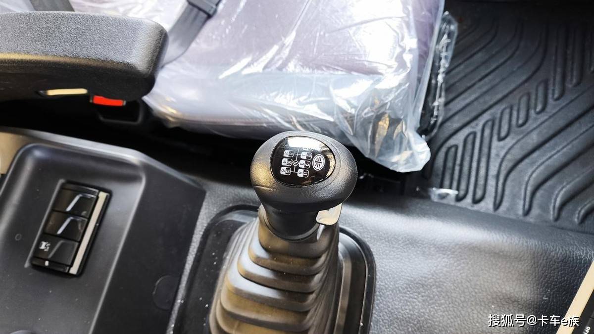 一趟多拉1000斤，486马力解放J6P燃气牵引车资源运输性价比之选_搜狐汽车_搜狐网