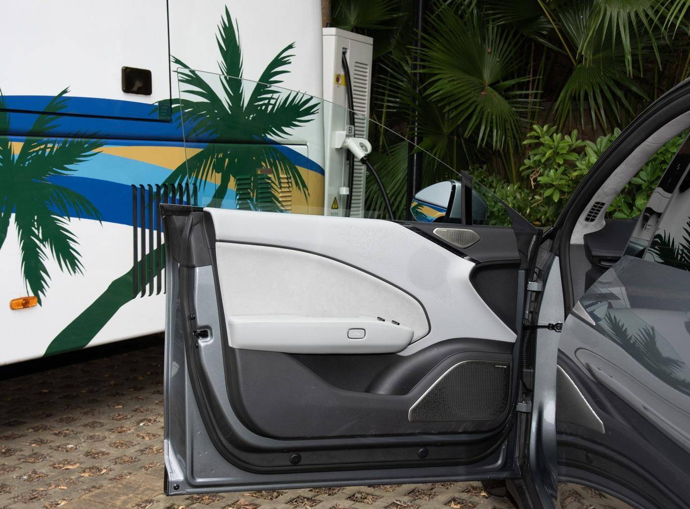 对标小米SU7低配，极氪007后驱增强版上市，指导价20.99-23.99万_搜狐汽车_搜狐网