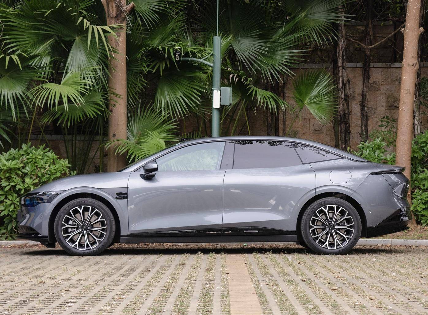 对标小米SU7低配，极氪007后驱增强版上市，指导价20.99-23.99万_搜狐汽车_搜狐网