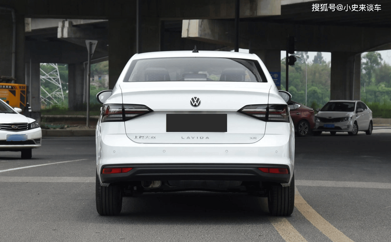 大众亲民版“帕萨特”上市！7.999万起，外观动感，标配1.5L+6AT_搜狐汽车_搜狐网