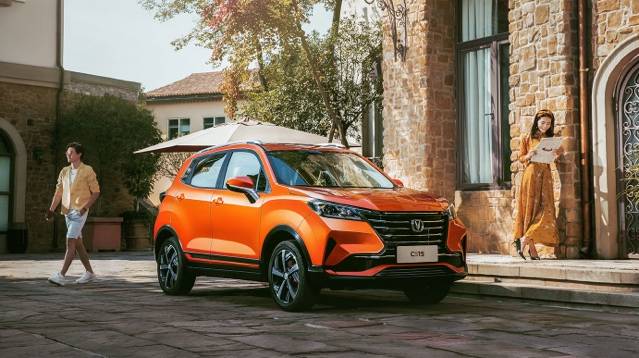 瑞虎3x PK 长安CS15，谁才是最适合年轻人的第一台车？_搜狐汽车_搜狐网