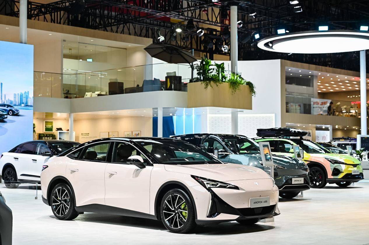 15-20万唯一搭载800V高压的纯电轿车，阿尔法S5闪耀2024北京车展_搜狐汽车_搜狐网