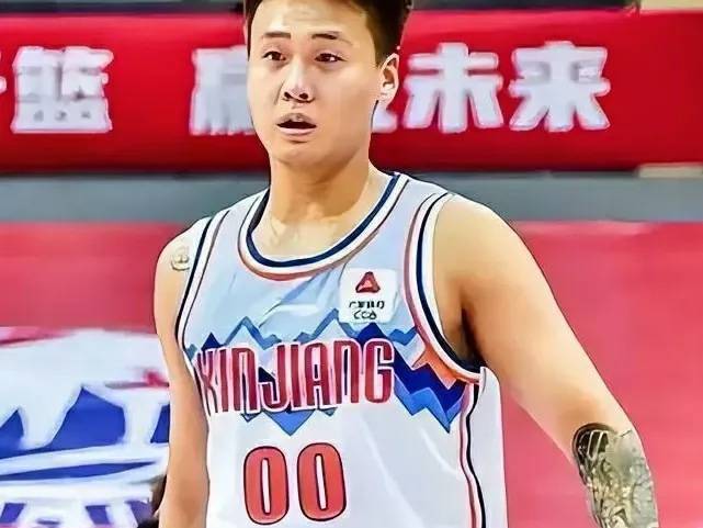 CBA ：新疆105-93战胜浙江队，谁才是赢球最大功臣？外援威金顿32分功不可没_比赛_罚球