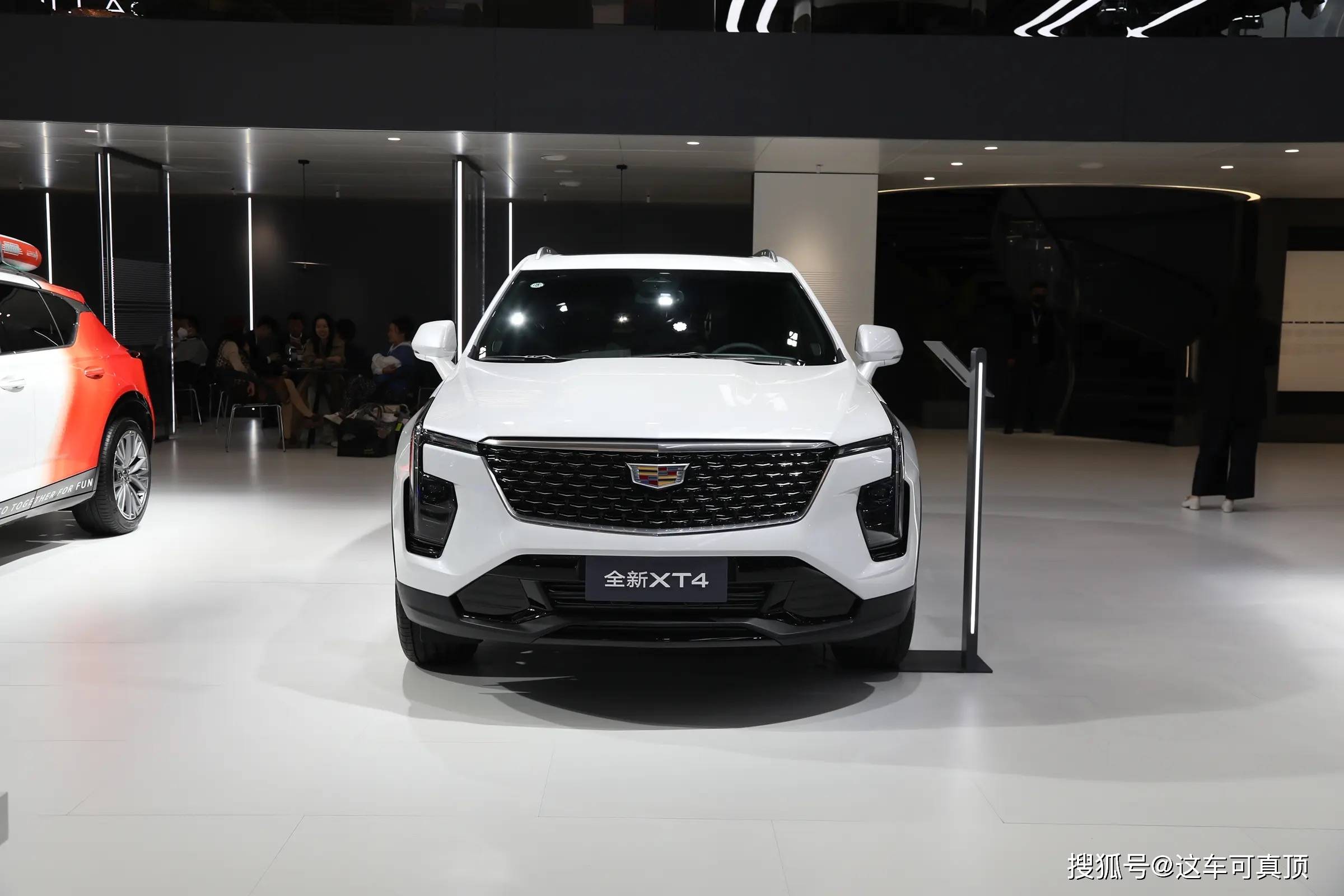 都不到18万了，实测百公里油耗8.56升，凯迪拉克XT4能入手了吗？_搜狐汽车_搜狐网