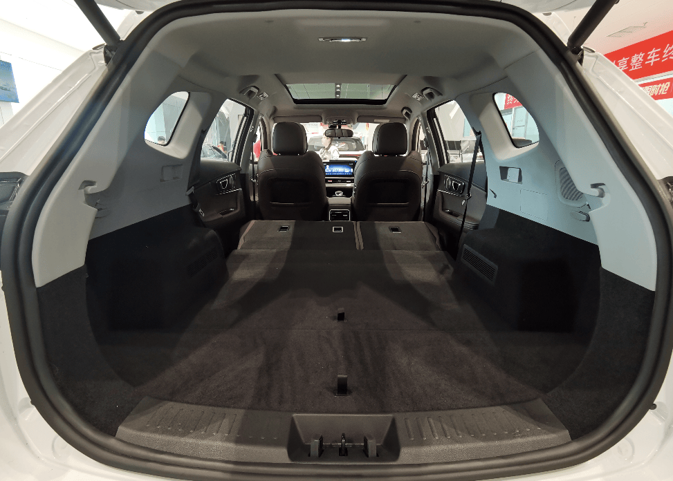 实拍丨瑞虎8PLUS冠军版为何是家用SUV的最佳之选，我来给你答案_搜狐汽车_搜狐网