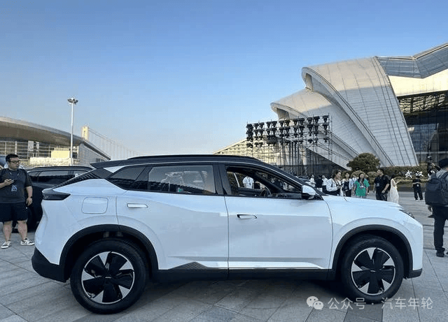 对手锁定银河L7与宋Pro/续航2000km+,风神L7限时12.49万起售_搜狐汽车_搜狐网