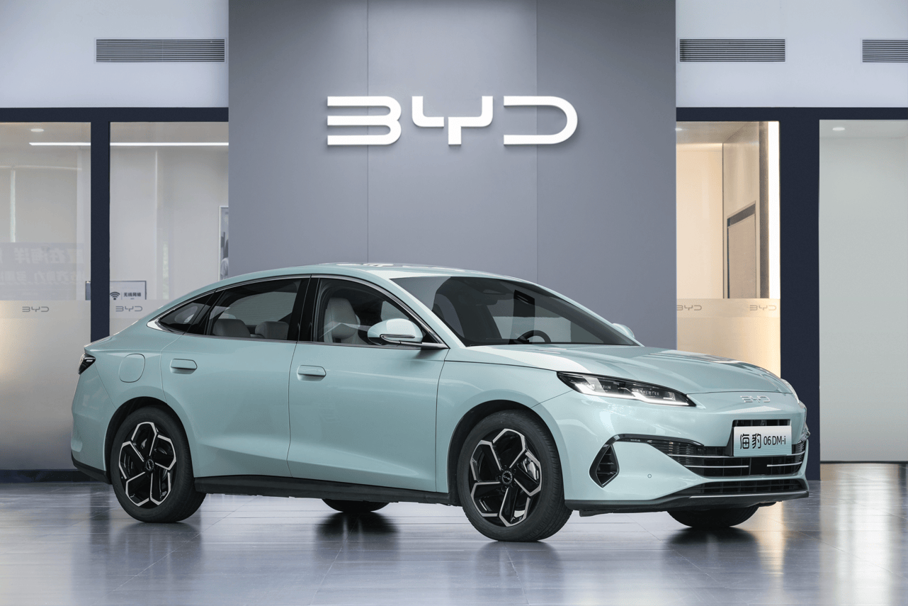 首搭比亚迪第五代DM技术，海豹06DM-i新车到店_搜狐汽车_搜狐网