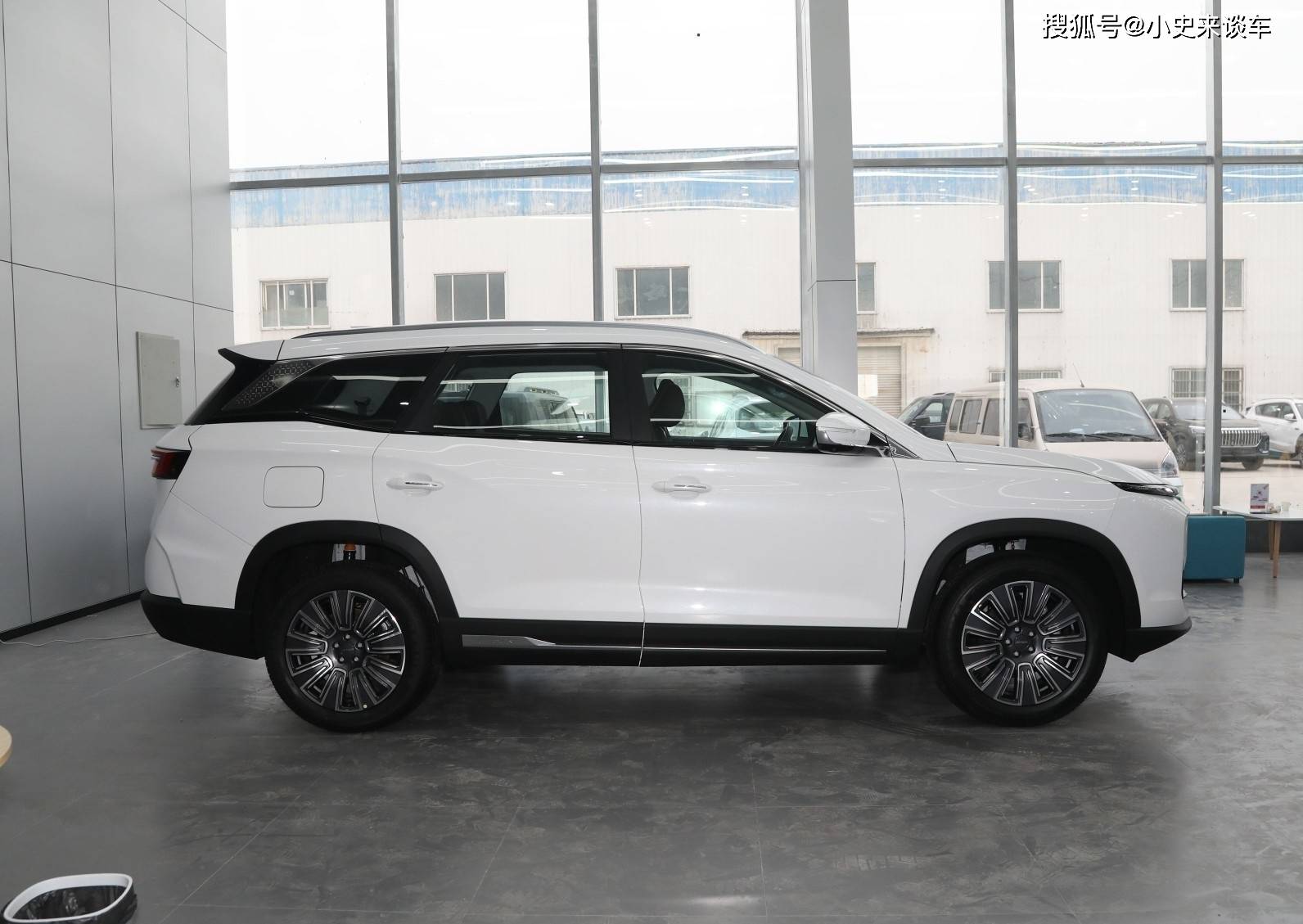 全新中型SUV上市！大七座布局，外观很炫酷，搭载2.0T+7速双离合_搜狐汽车_搜狐网