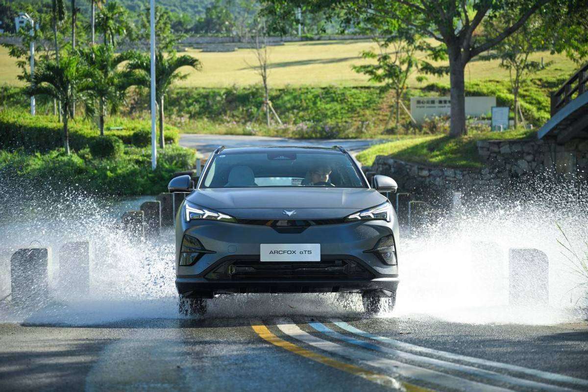 内卷之争，阿尔法T5能否跑赢零跑C11？_搜狐汽车_搜狐网