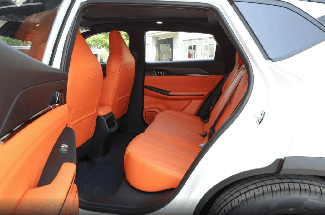 实拍风神L7 PHEV，配1.5T插混，综合续航可达1500km，家用挺香_搜狐汽车_搜狐网