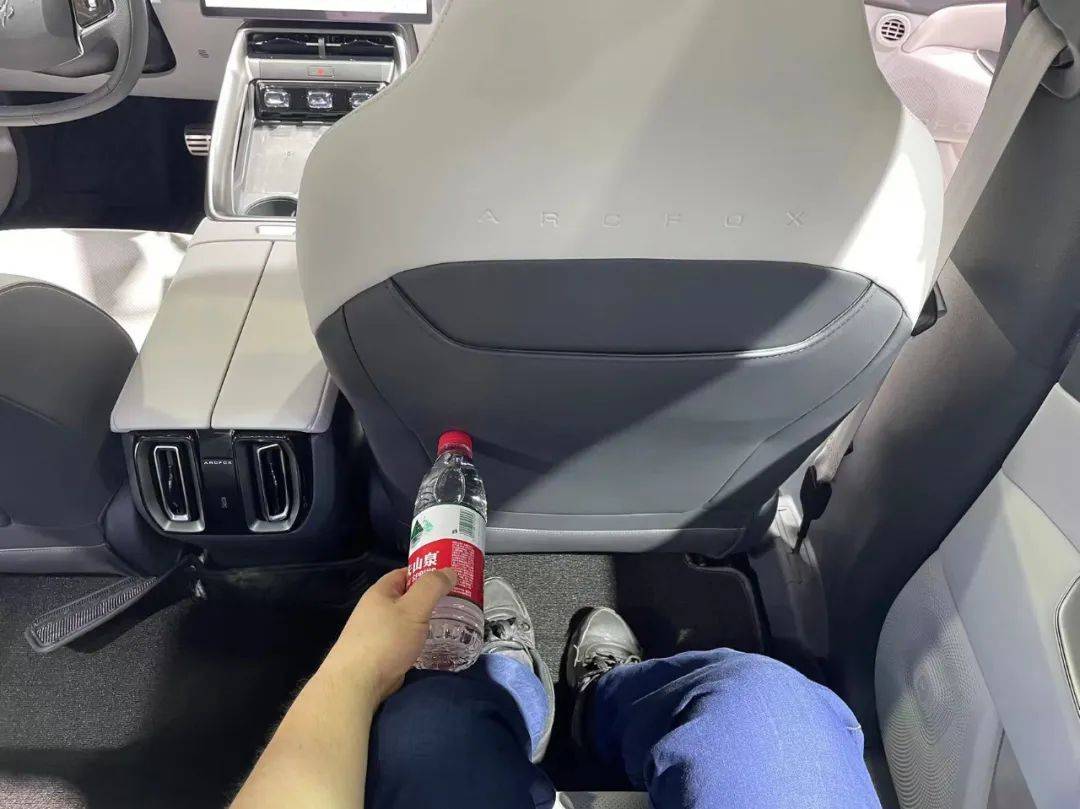 重庆车展丨阿尔法S5化身汽车影院，阿尔法T5配800V快充_搜狐汽车_搜狐网