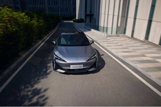 20万内唯一800V纯电轿车极狐阿尔法S5上市！限时15.18万元起售_搜狐汽车_搜狐网