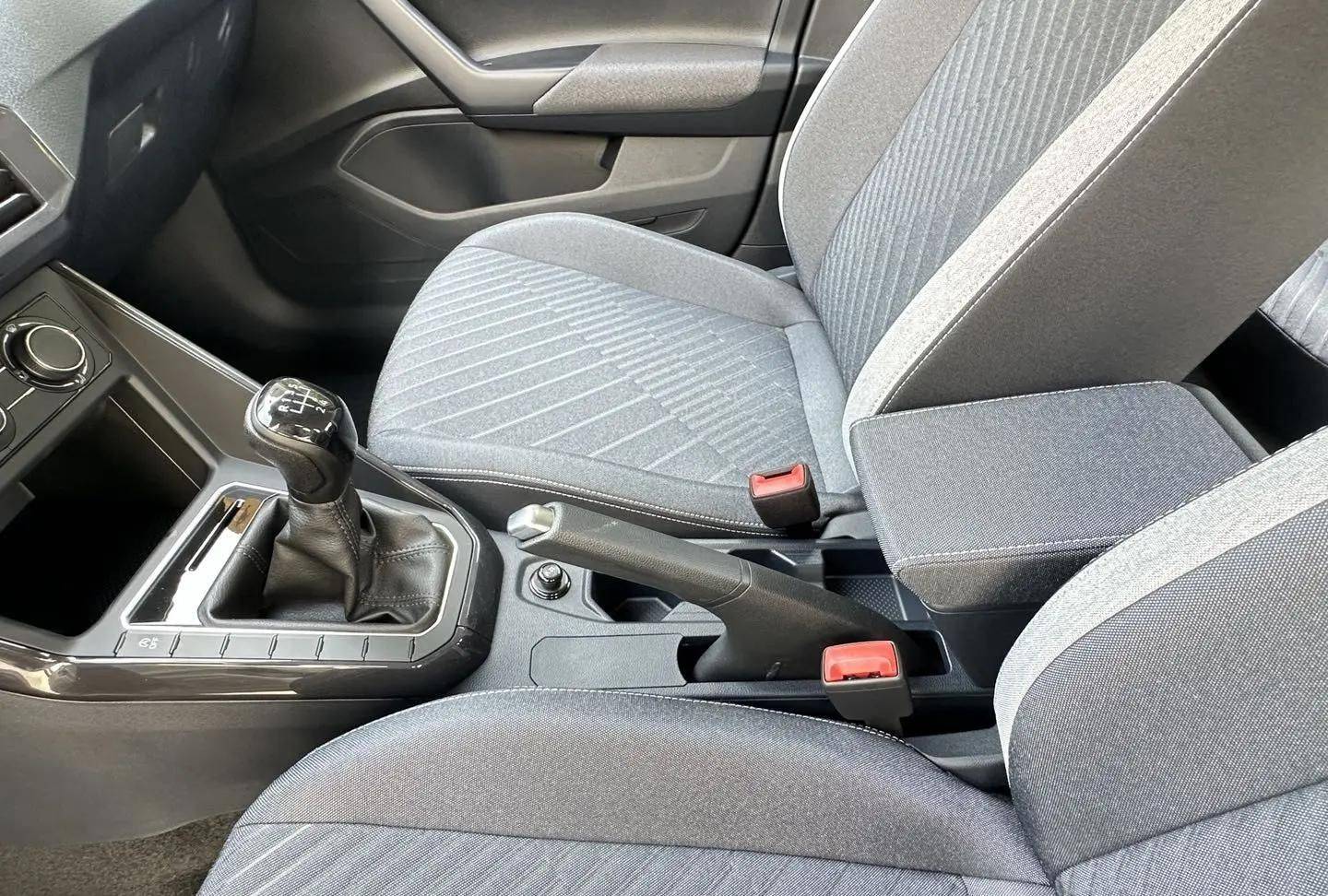 捷达VA3同级 大众朗逸新锐手动挡实车曝光 自动挡售79999元起_搜狐汽车_搜狐网