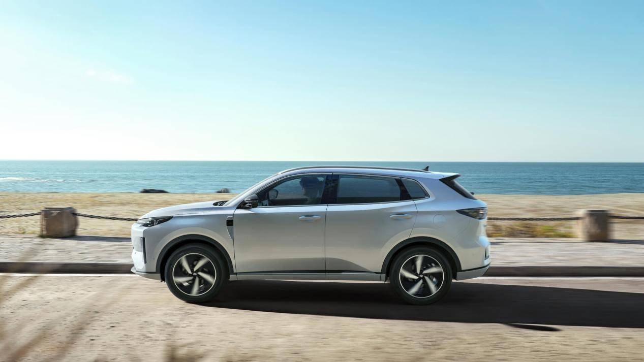 十万级插混SUV之战！蓝电E5荣耀版与启源Q05真香版谁更强_搜狐汽车_搜狐网