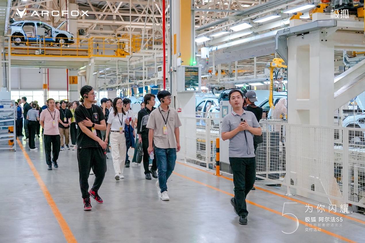 “千亿身家”巨头首次聚首，北汽极狐携麦格纳和宁德时代礼献阿尔法S5交付_搜狐汽车_搜狐网