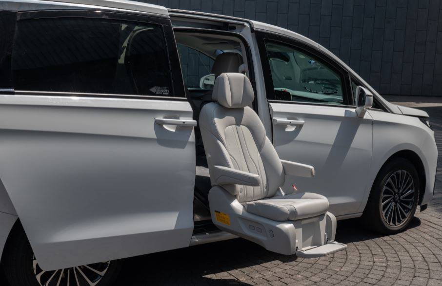 捍卫MPV王座，新GL8陆尊曝光，超5.2m，搭2.0T燃油/2.0T油电混动_搜狐汽车_搜狐网