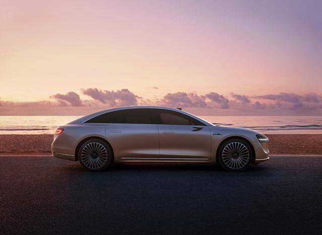 国产旗舰级轿车，车长5160mm，比迈巴赫S级更舒适，还有自动驾驶_搜狐汽车_搜狐网