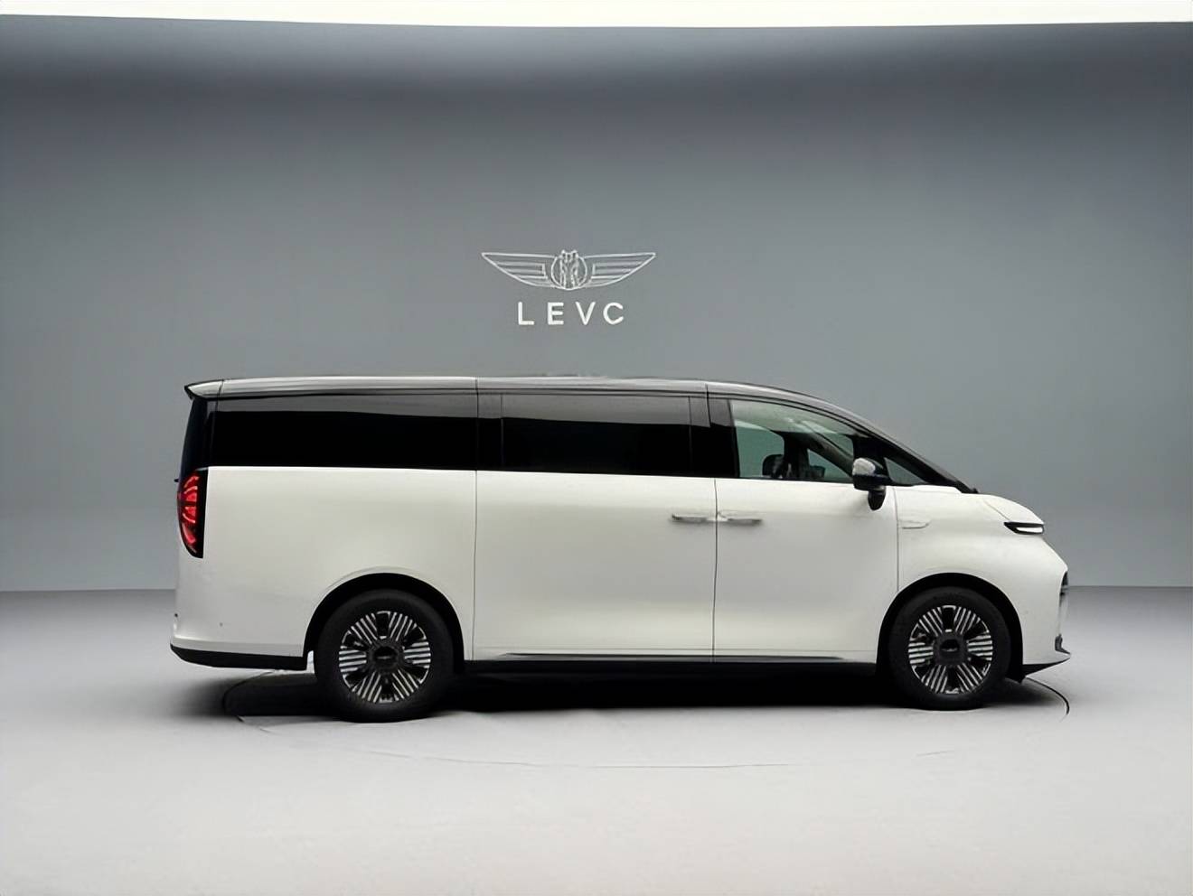 售价或超60万元 LEVC L380将于今晚正式上市_搜狐汽车_搜狐网