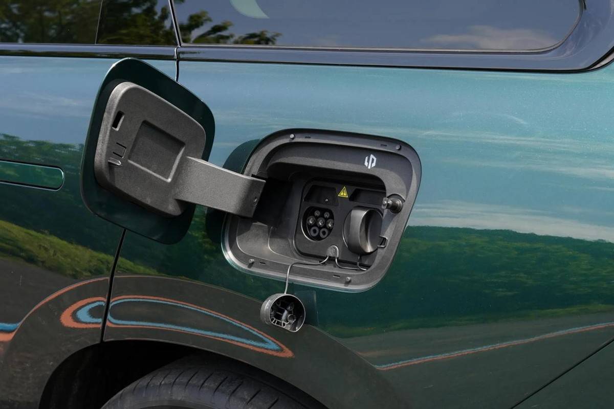 智能座舱+高阶智驾 +大六座，顶配18.58万，零跑C16这价格太狠了_搜狐汽车_搜狐网