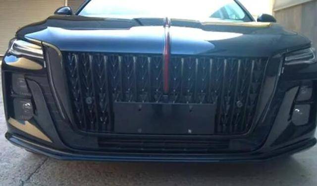 2025款红旗H5实车曝光，新增熏黑版，发光旗标，混动版油耗仅5.1L_搜狐汽车_搜狐网