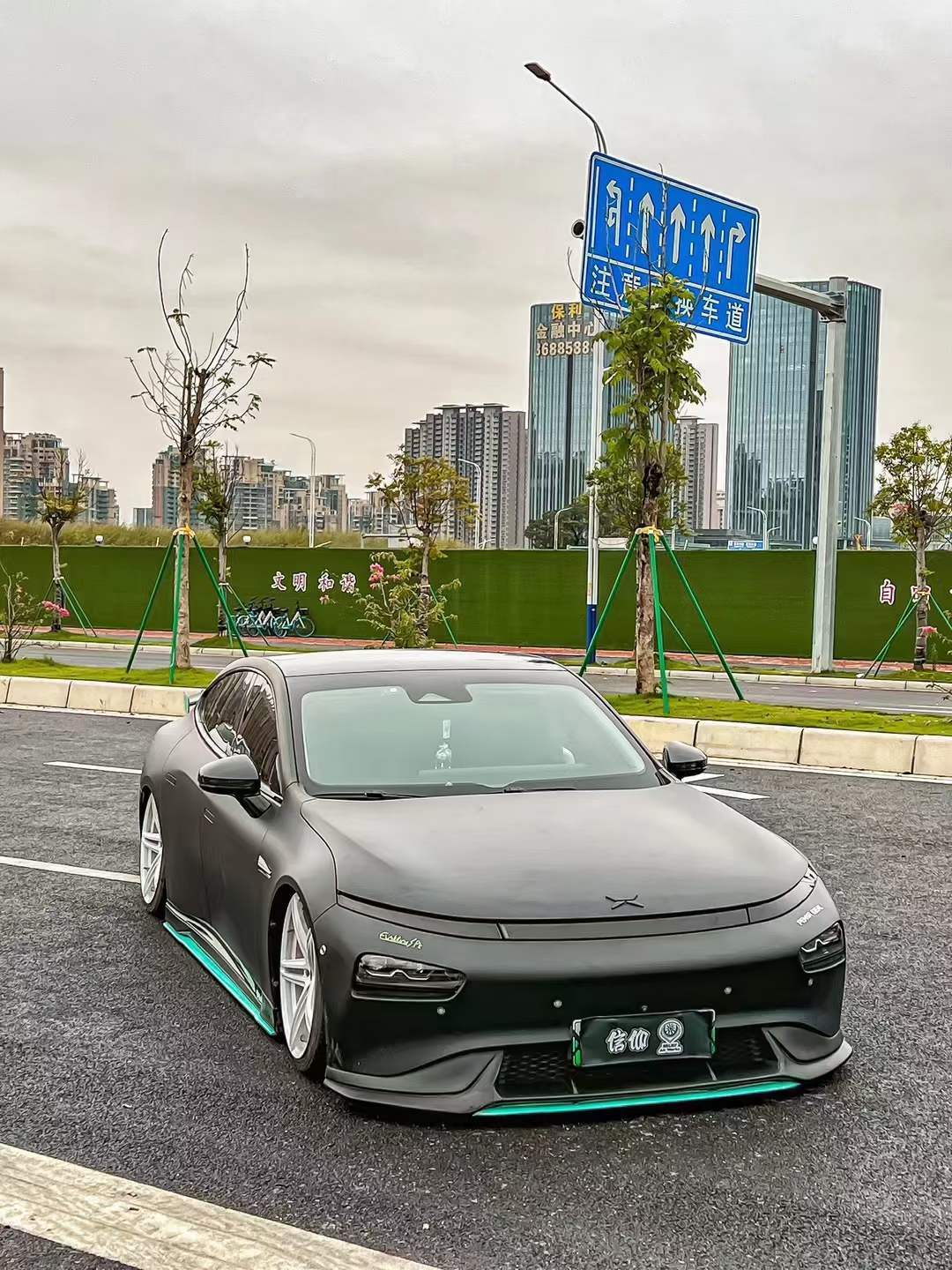 颠覆传统 小鹏P7改装AIRBFT气动避震低趴姿态案例_搜狐汽车_搜狐网