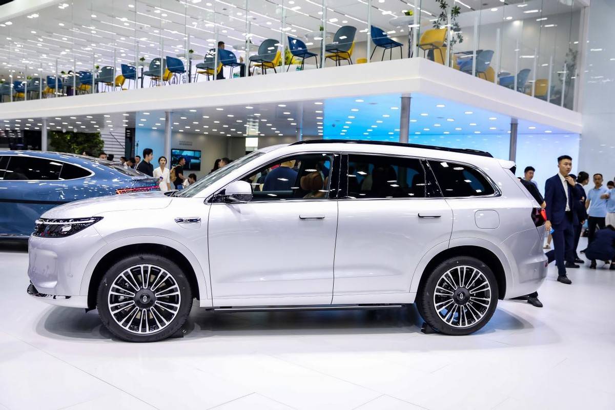 问界新M7 Pro亮相成都车展，“25万级最好的SUV”引围观_搜狐汽车_搜狐网