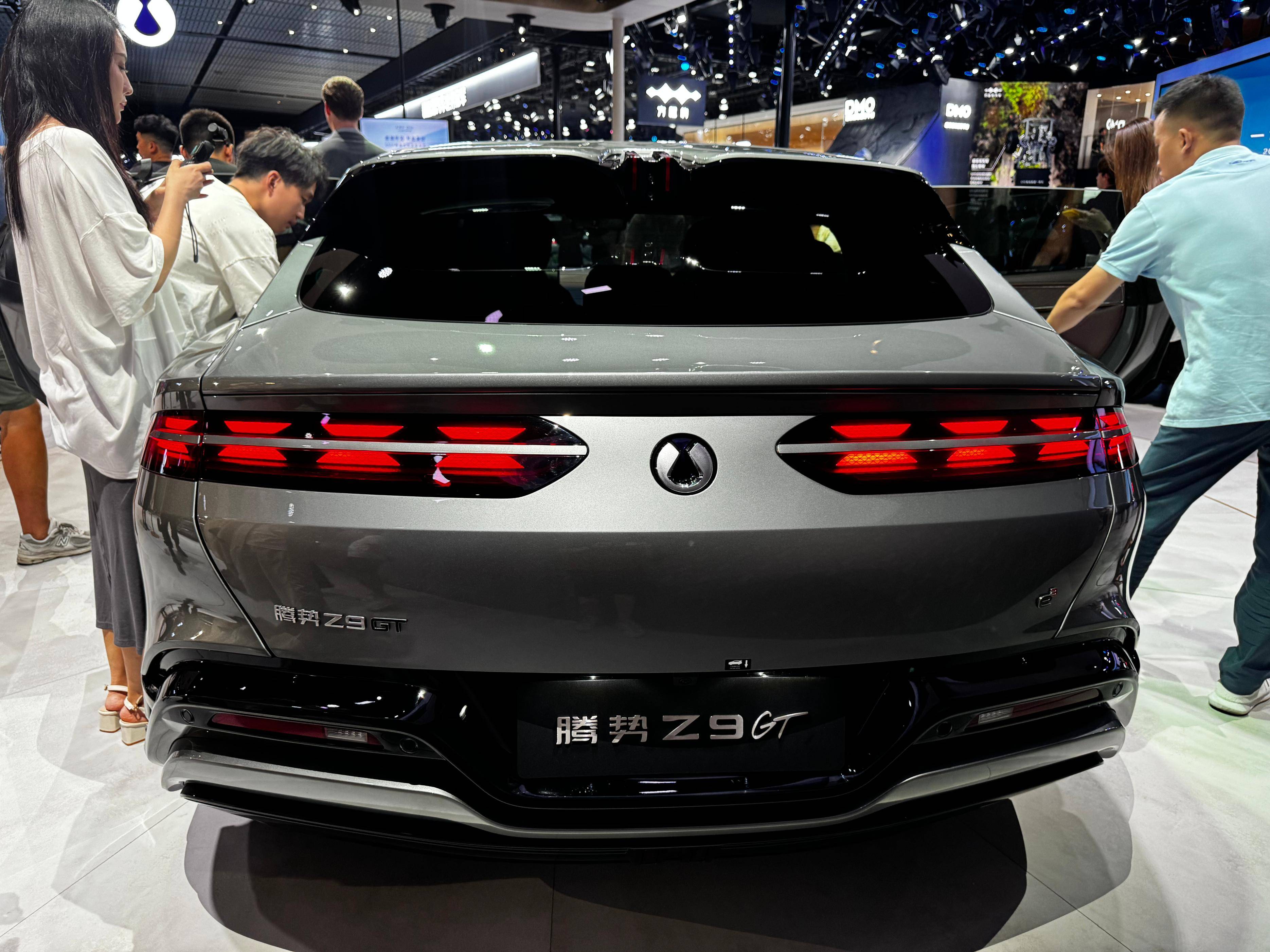 成都车展实拍腾势Z9GT，人气居高不下，30万级豪华、个性之选？_搜狐汽车_搜狐网