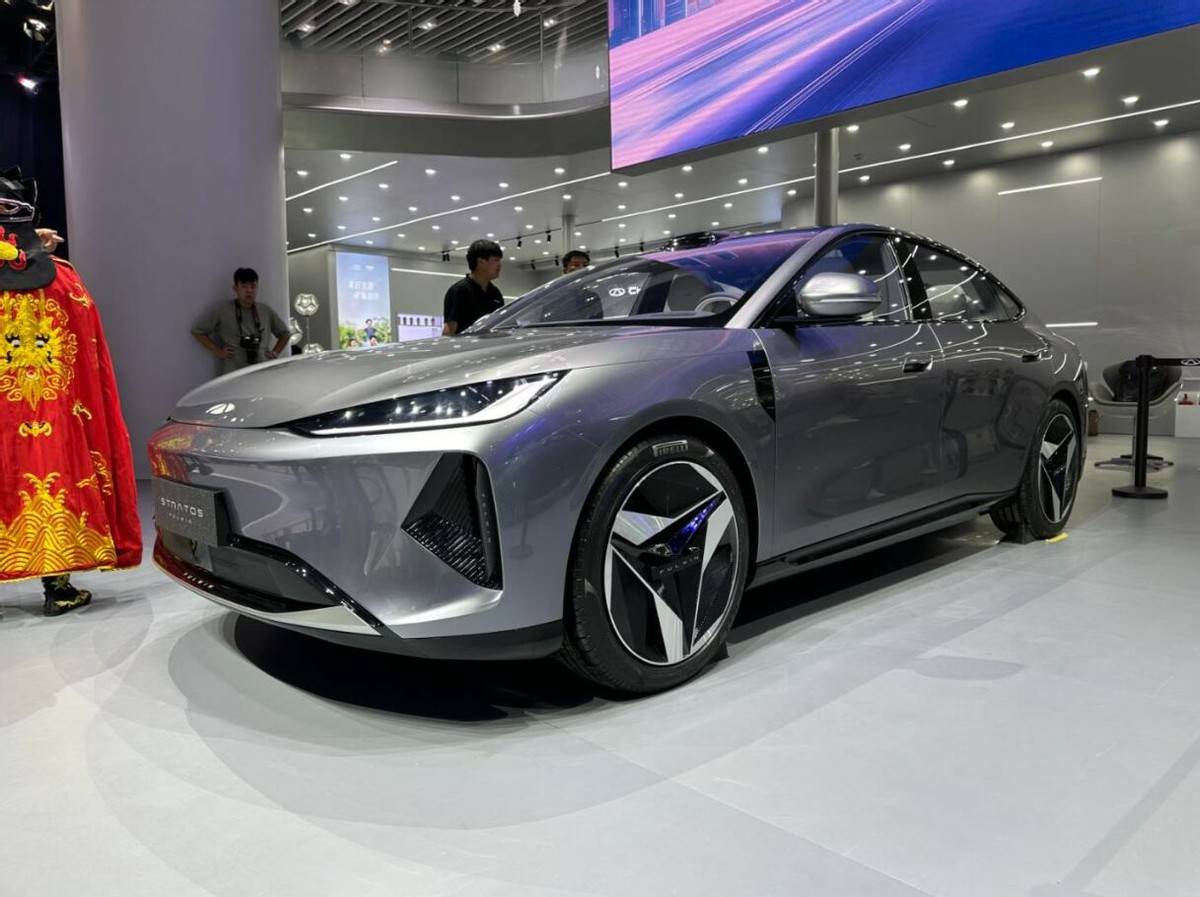 设计师加鸡腿 奇瑞风云E05成都车展亮相_搜狐汽车_搜狐网