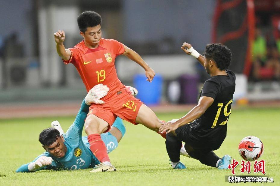 长沙国际足球邀请赛：中国 U21 男足 1:0 力挫马来西亚_比赛_U20男足_头球