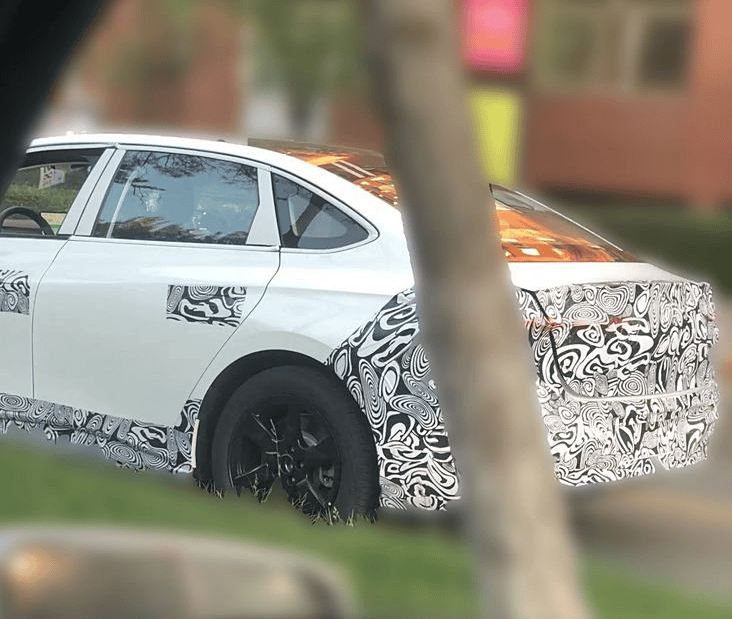 红旗EH5谍照曝光！定位纯电动轿车，有望2025年10月投产_搜狐汽车_搜狐网