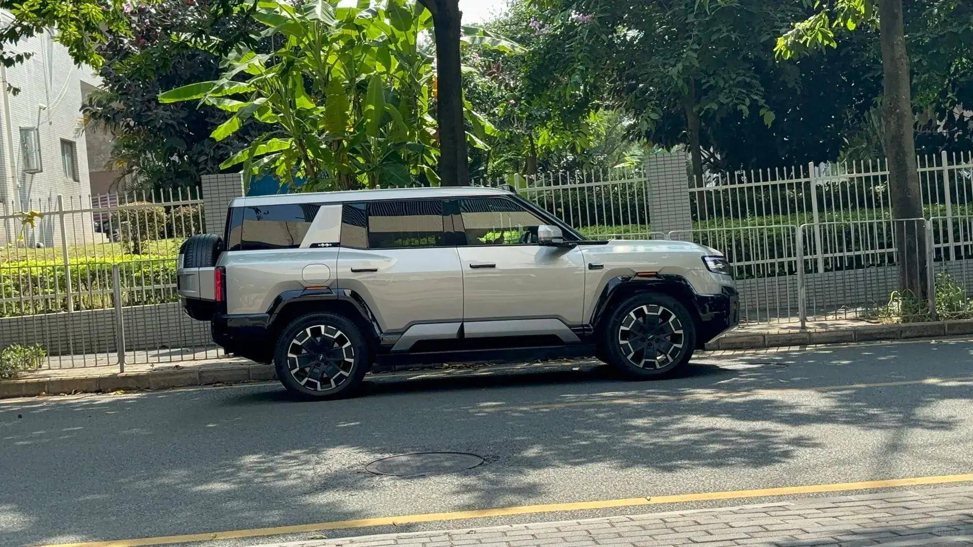 方程豹豹8搭华为高阶智驾，续航1200km 4秒级破百 10月31日将上市_搜狐汽车_搜狐网