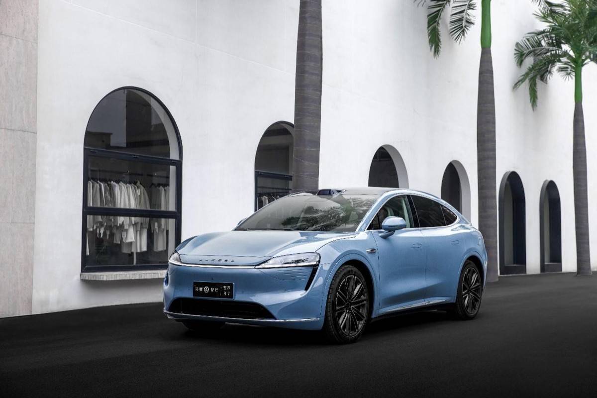 Model Y国产强敌！智界R7上市仅33天爆单3万台_搜狐汽车_搜狐网