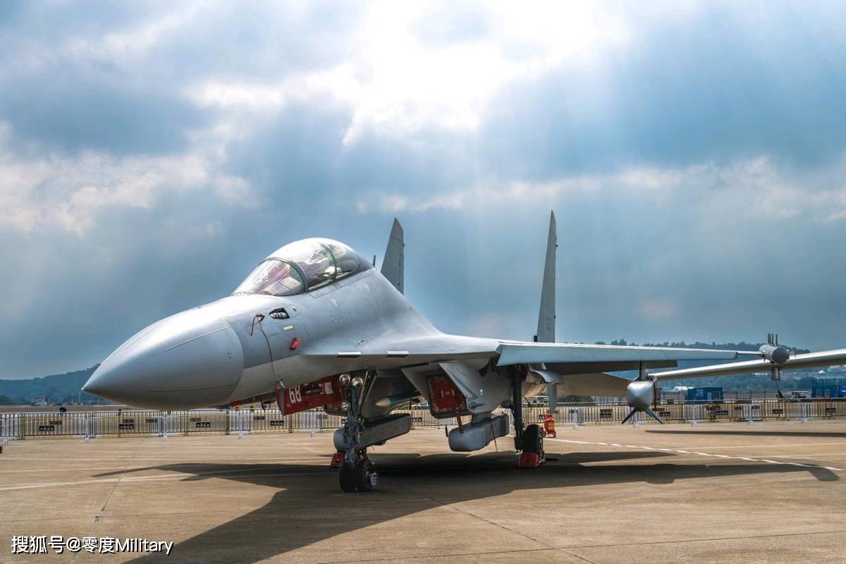 外媒：中国推出歼-15D电子战机 对抗美国海军的EA-18G“咆哮者”_干扰_任务_测试
