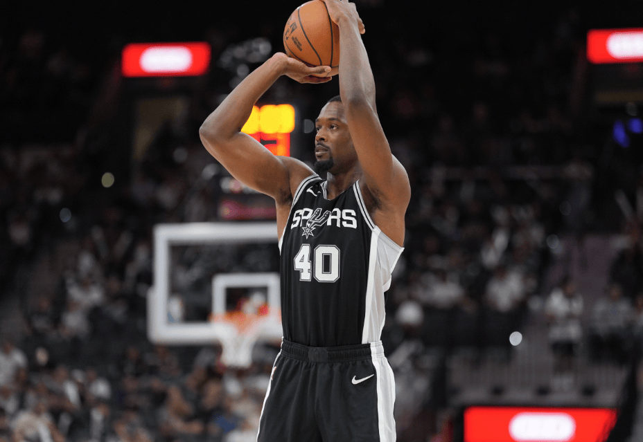 大器晚成，32岁巴恩斯爆发，创造NBA77年来独一无二的纪录_马刺队_比赛_赛季