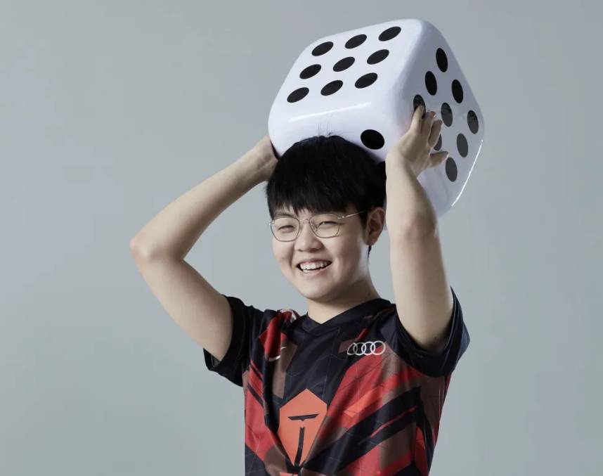 Faker都看不懂369的操作，回放四遍也不知道他开金身在躲什么技能_加里奥_比赛_赵信